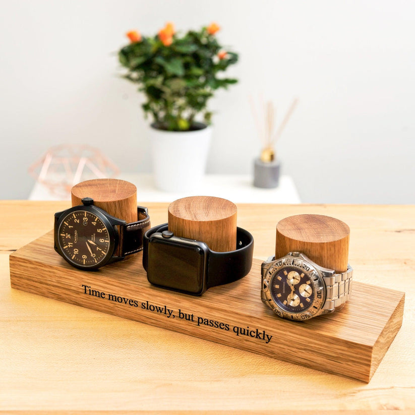 Personalised oak watch stand – Stag Design