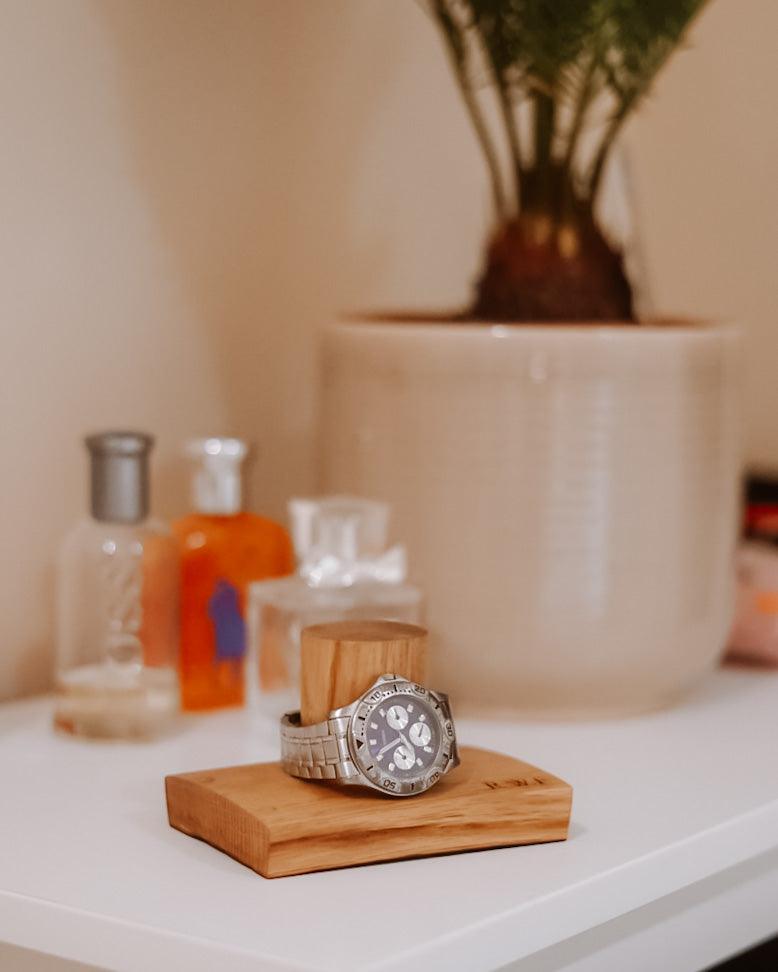 Personalised oak watch stand – Stag Design