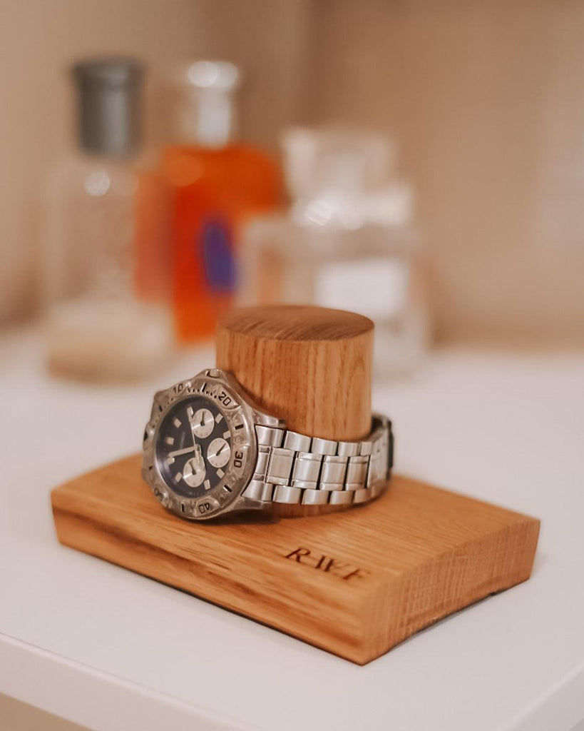 Personalised oak watch stand – Stag Design
