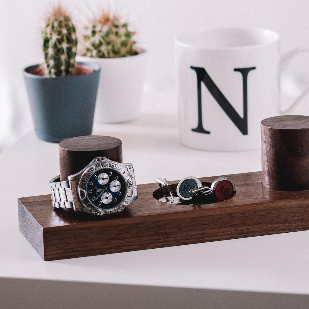Personalised oak watch stand – Stag Design