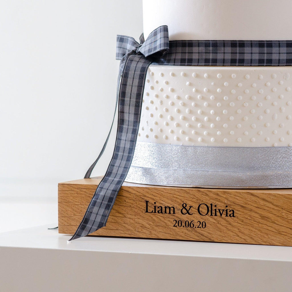 Personalised solid oak cake stand – Stag Design