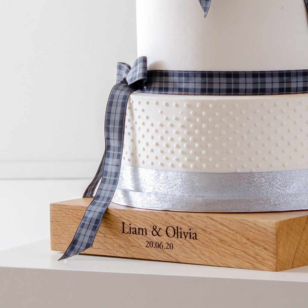 Personalised solid oak cake stand – Stag Design
